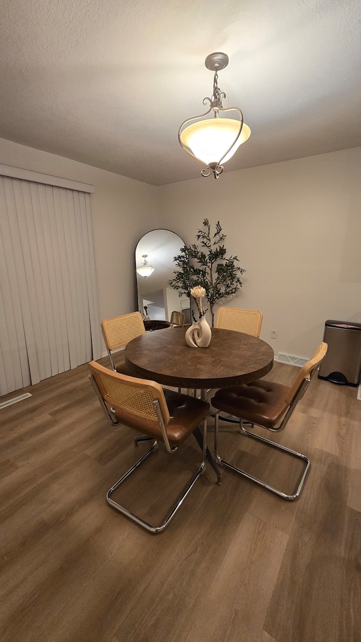 Cozy Lenexa Home W/ Movie + Game Room - Shawnee, KS