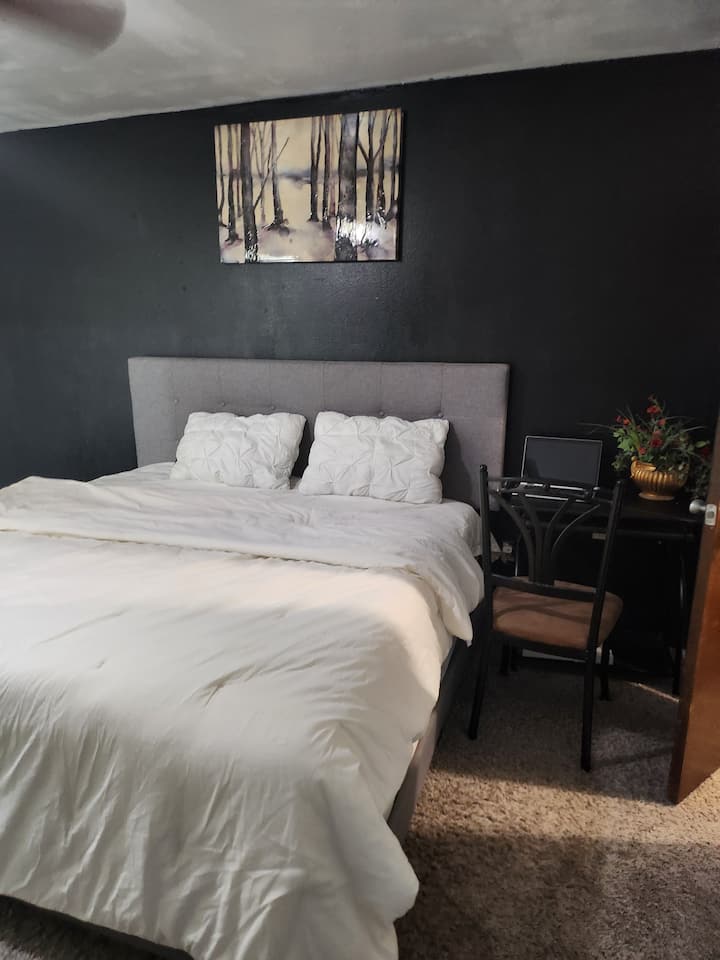 Room In Edmond Close To All Shops And Uco - Edmond, OK