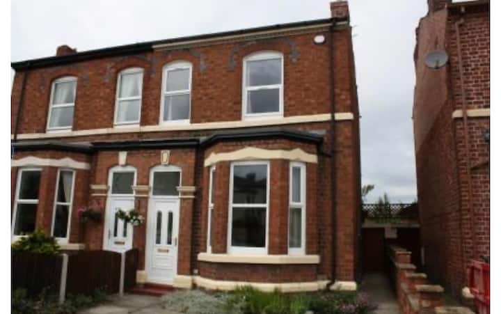 Lovely Family Home In The Heart Of Southport - Southport