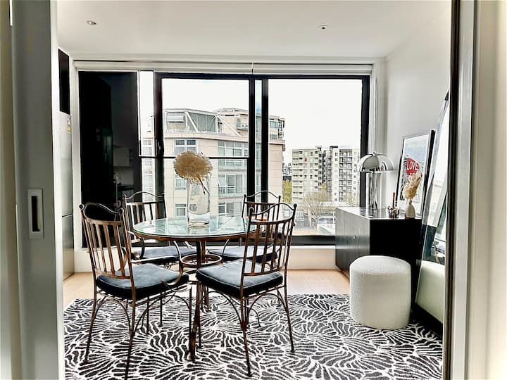 Modern-chic City Centre Apartment - Auckland