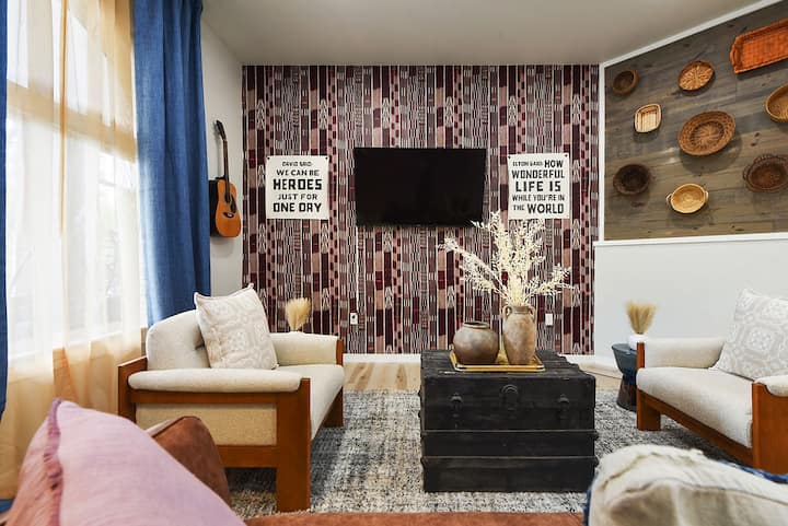 Firepit | Sauna | Driveway | Hammock | King Beds - Forest Hills, PA