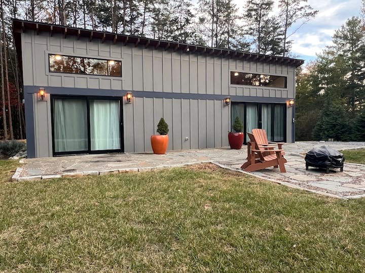 Shortoff Studio:
A Modern Trailhead 
Guest House - Lake James, NC