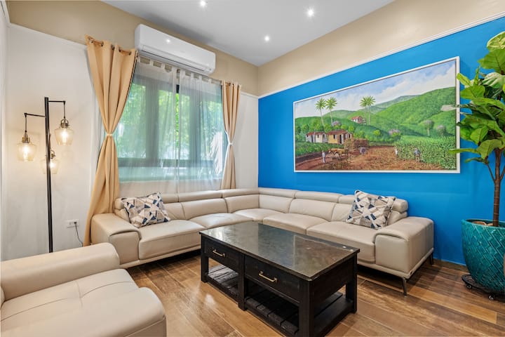 By Condado Beach 2 Hot Tubs, Garden, Power Back Up - San Juan, Puerto Rico