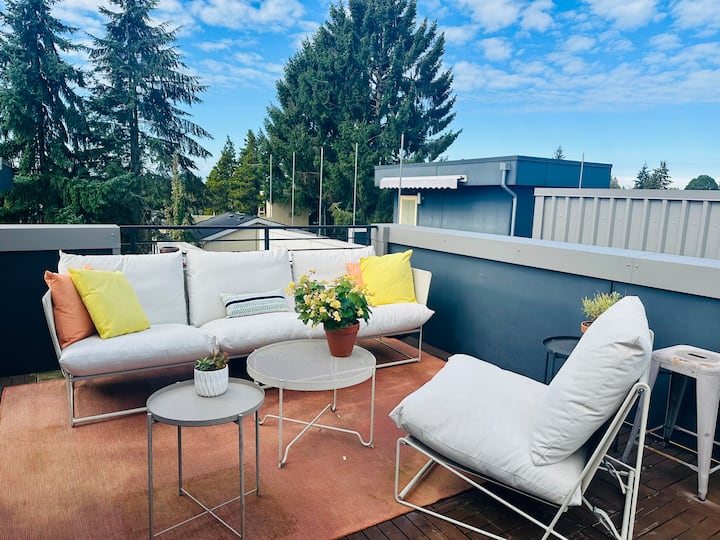 N. Ballard 2 Bed/2.5 Bath Urban Oasis - Seattle, WA
