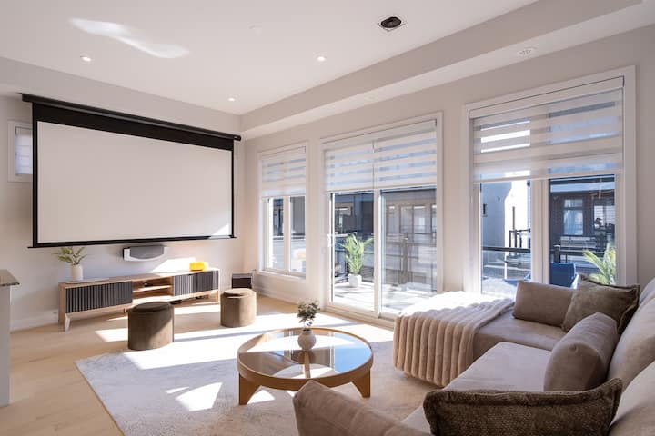 Spacious Modern 4-bed Townhome With Cinema - Oakville