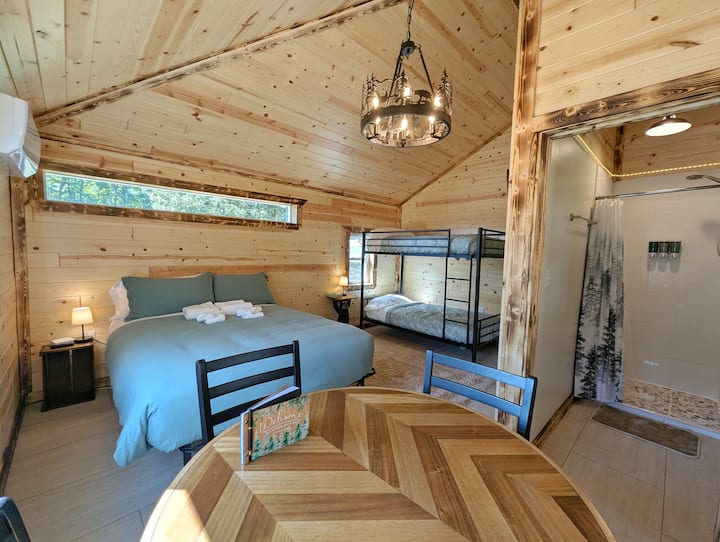 Fireside Cabin 1b | Vaulted Pine W/queen + Bunks - Baraboo, WI