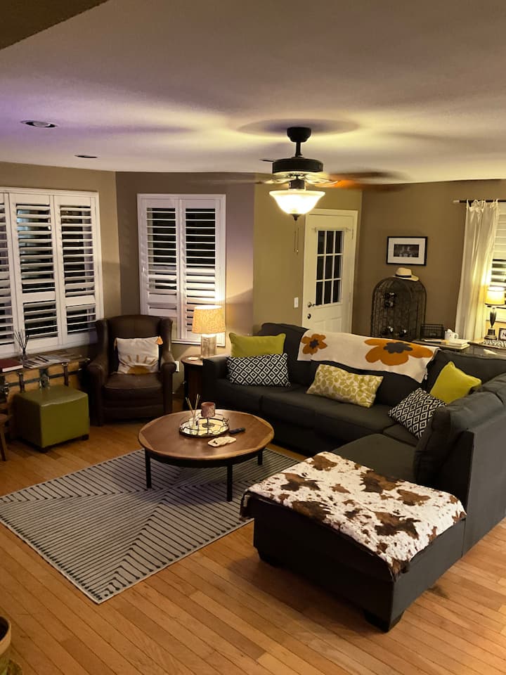 5 Bedroom Poway Home With Amazing Outdoor Spaces. - Poway, CA