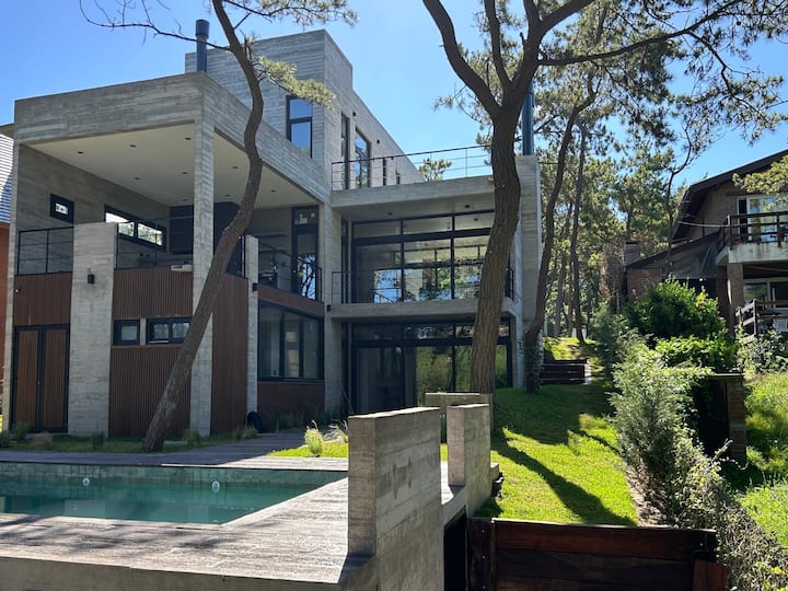 Luxurious Modern Retreat With Private Beach Access - Argentina