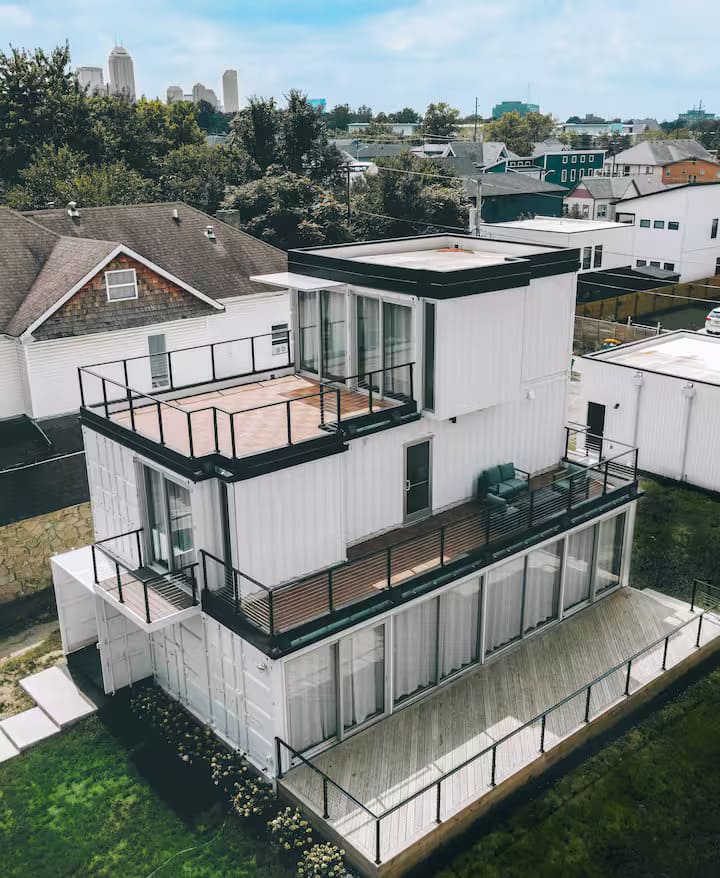 Indy's 1st Container Home- 3 Car Garage - Downtown - 