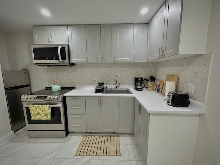 Cozy Caribbean-inspired Stay | Your Island Escape - Alliston