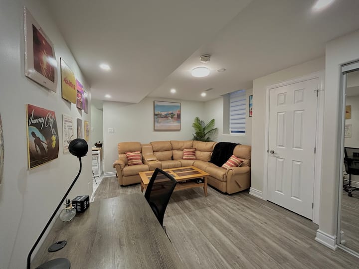 Cozy Caribbean-inspired Stay | Your Island Escape - Alliston