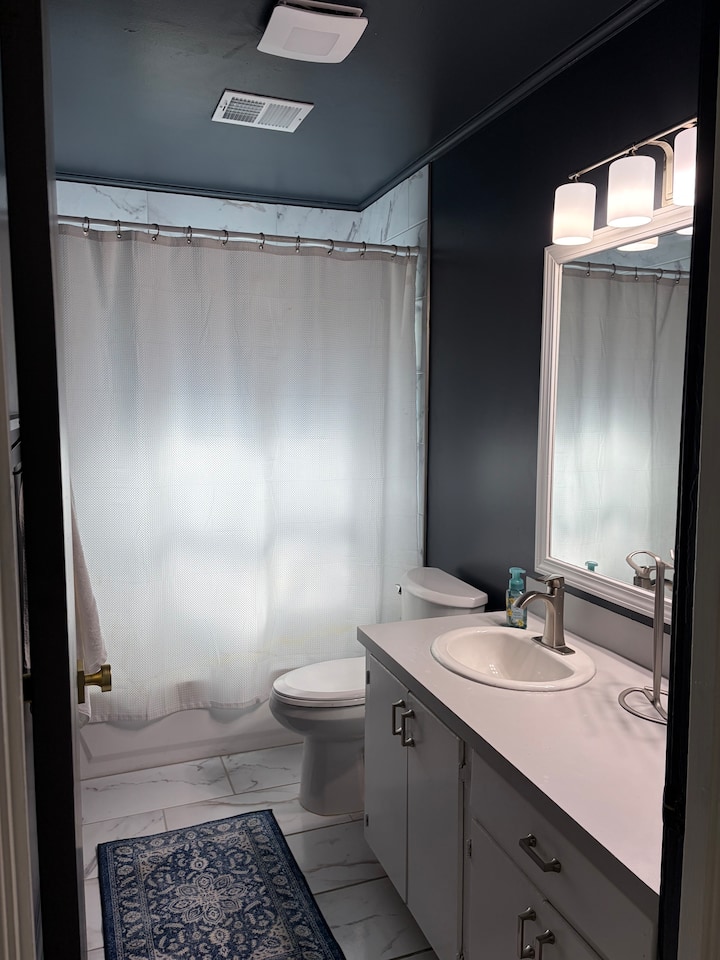 Quiet Neighborhood Easy Access To I-20/ Hwy. 165. - Monroe, LA