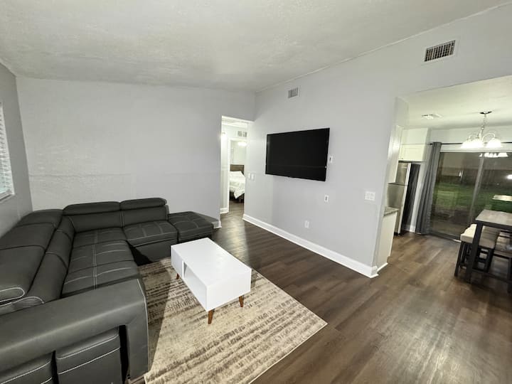 Quite 2 Bedroom 1 Bathroom Apartment - New Port Richey, FL