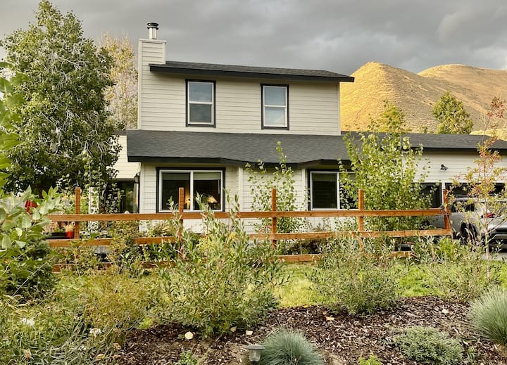 3 Br 2ba On Trailhead; Dog-friendly Yard + Hot Tub - 벨레뷰