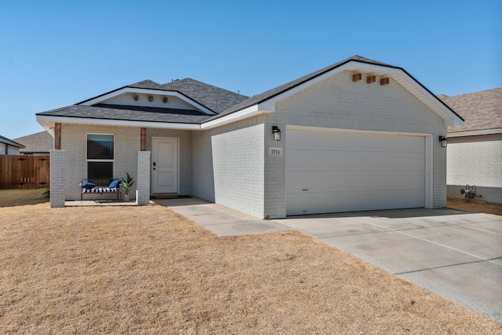 Red Dirt Retreat | Near Texas Tech | Fire Pit - Lubbock, TX