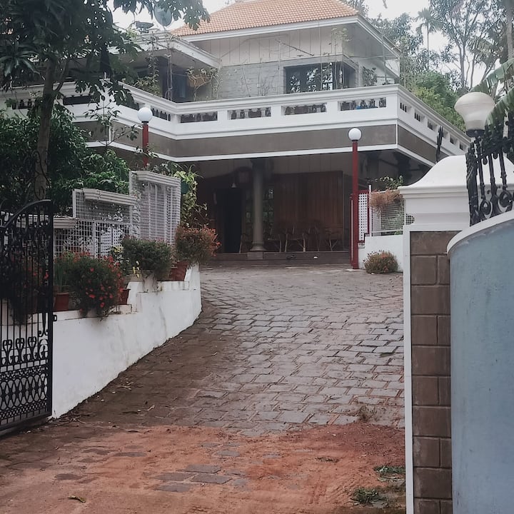 House Near Vakala Papanasam Beach - Varkala
