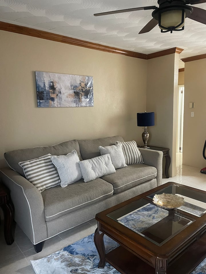 The Blue Dune
Comfy 2br W/ Plush King & Cozy Queen - The Bahamas