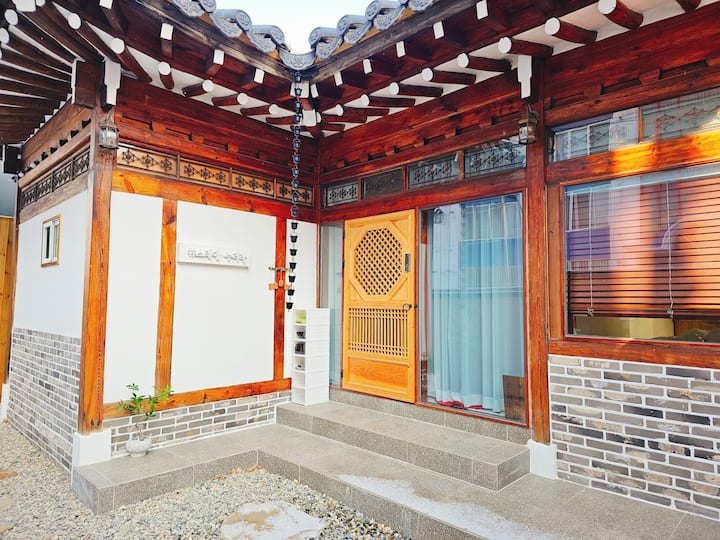 [경주/스테이누리라]벚꽃시즌/전통시장,황리단길근접/자쿠지/세탁건조기/커피머신/다이슨 - 황성동