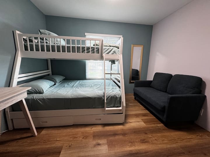 One Bedroom Bunk Working Professional - Santa Ana, CA