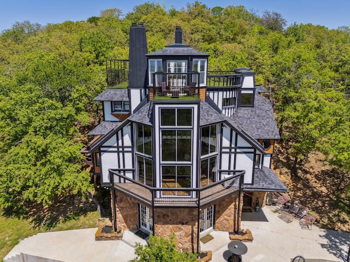 3 Story Luxury Hilltop House With Panoramic Views - Joshua, TX