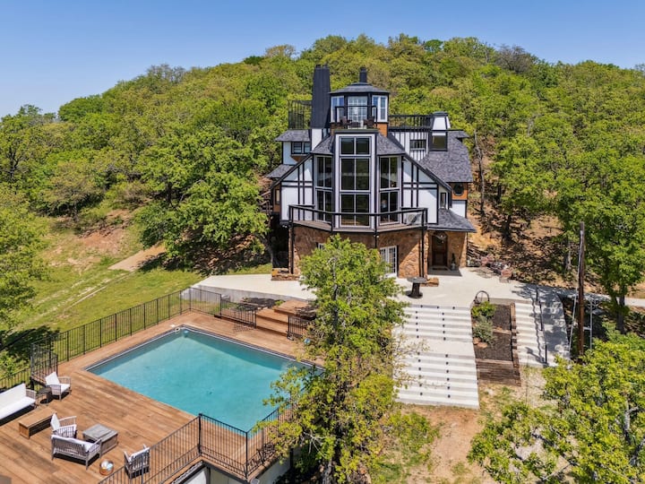 3 Story Luxury Hilltop House With Panoramic Views - Burleson