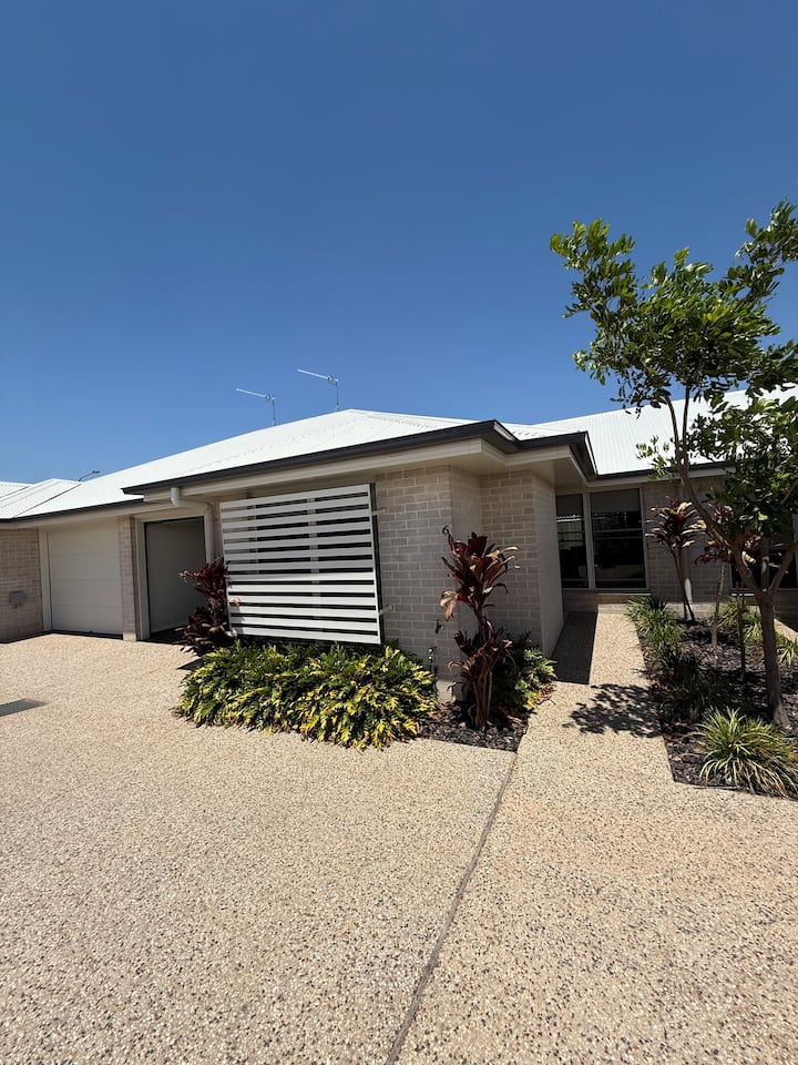 Your Modern Escape In Glenvale - Toowoomba