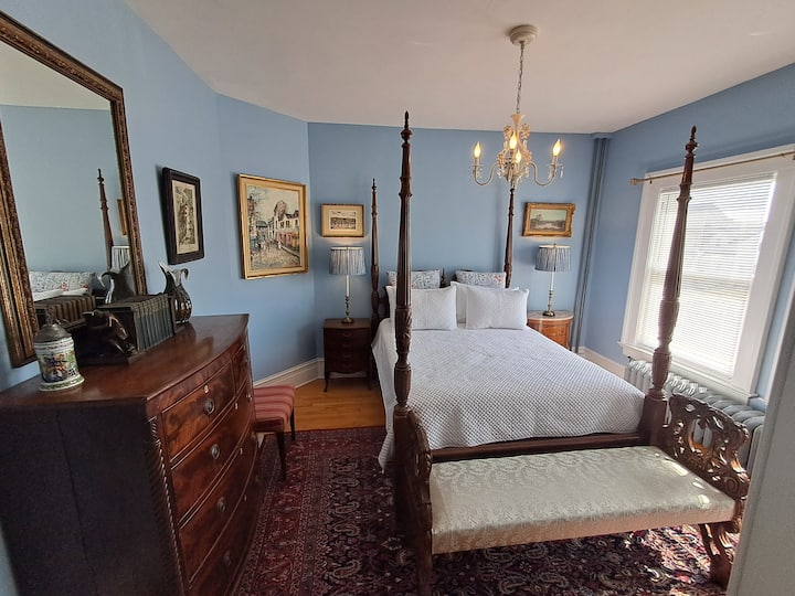 Historic Crane Mansion, Curated, Beautiful - Austin, MN