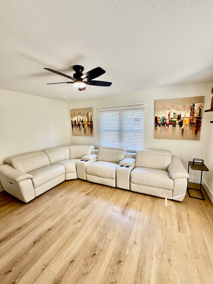 Cozy 3br, 5 Min To Downtown, Near Siesta Key - Sarasota, FL