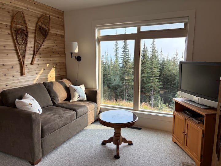 First Tracks At The Monashee Inn - Big White Ski Resort, BC