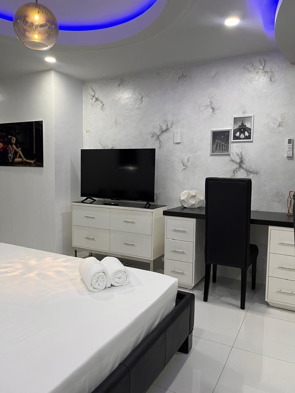 Kandi White, studio. Smoking balcony. Housekeeping - Flats for Rent in ...