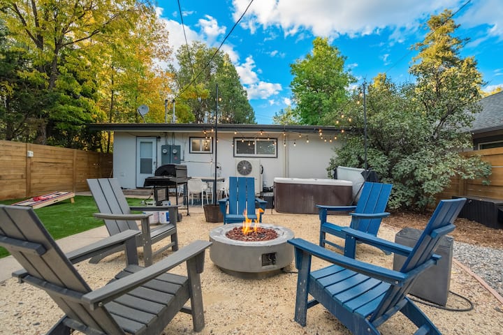 Pet-friendly Home Near Cheyenne Cañon & Ivy Wild - Colorado Springs