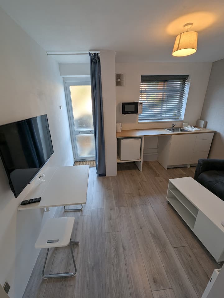 Studio Flat In Prime Location - Chingford