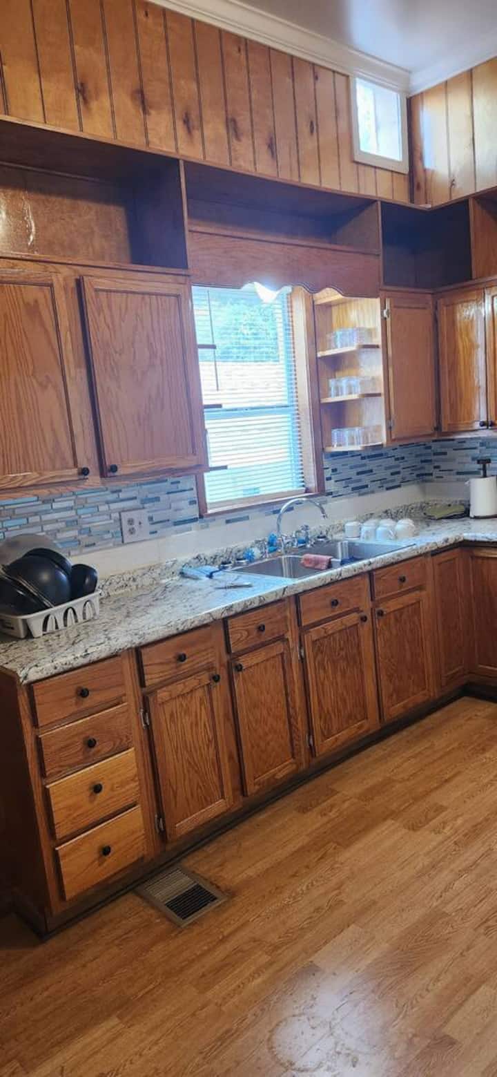 Nice 5 Bed 2 Bath Big House - El Dorado, AR