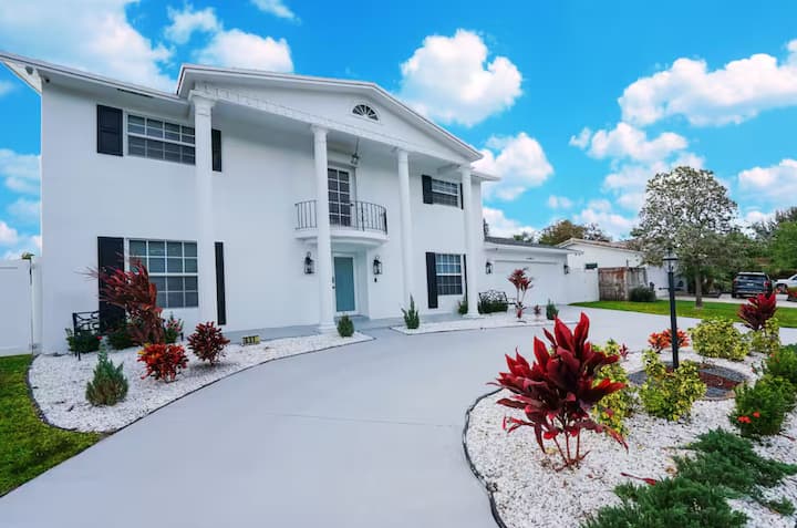 Hidden Charm In Coconut Creek With Pool - Coconut Creek, FL