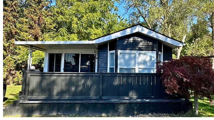 Quiet Wooded Retreat Near The Beach - Port Colborne