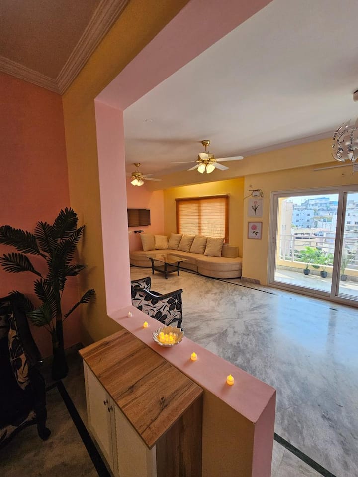 Pink Villa -Huge Miami Chic 3bhk- Families/couples - Hyderabad