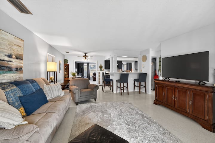 Near Beach | Parking | Pet Friendly - Bradenton, FL
