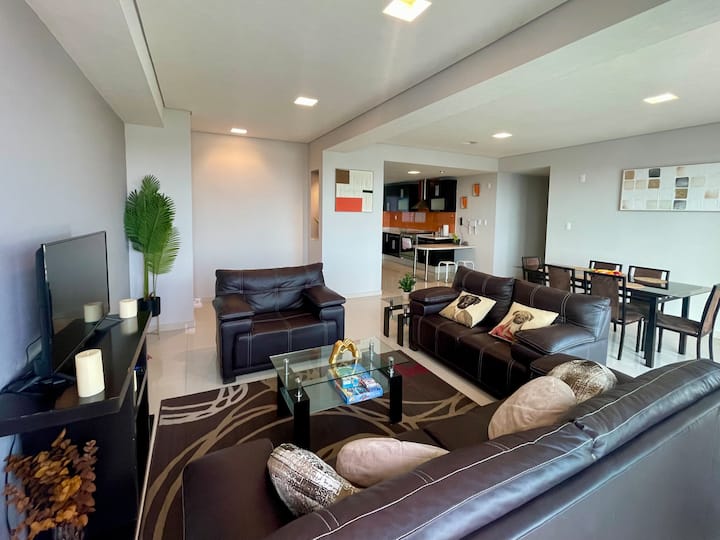 Depa Cerca De Poliforum Feria Estadio León Outlets - Mexico