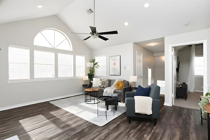 Lakeside 2-bed Near Airport Malls & Downtown - San Antonio, TX