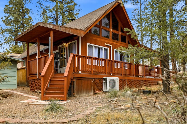 Pet-friendly Cabin • Woodstove • Fenced Yard - Show Low, AZ