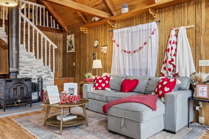 Pet-friendly Cabin • Woodstove • Fenced Yard - Show Low, AZ