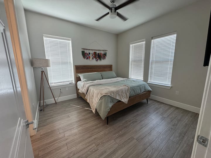 Treehouse Retreat - Arlington, TX