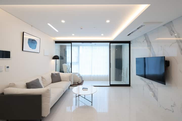 Gangnam Luxury Living Room_(q Bed + S Topper)_6 - Seoul