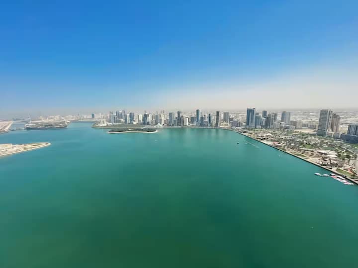 Spacious 3br Apartment With Stunning Lake View - Sharjah
