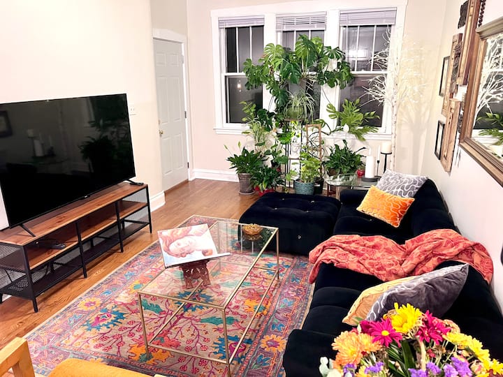 Modern 2br • Ukr Vill • Workspace • Free Park’g - Chicago