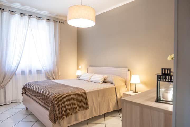 Spacious, Air-conditioned Apartment For 4 In Lucca - Lucques