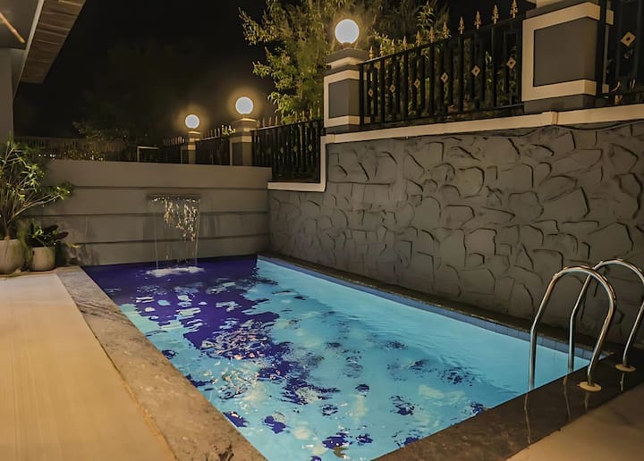 Crimson Villa 3bhk | Pvt Pool | Lonavala - Lonavla