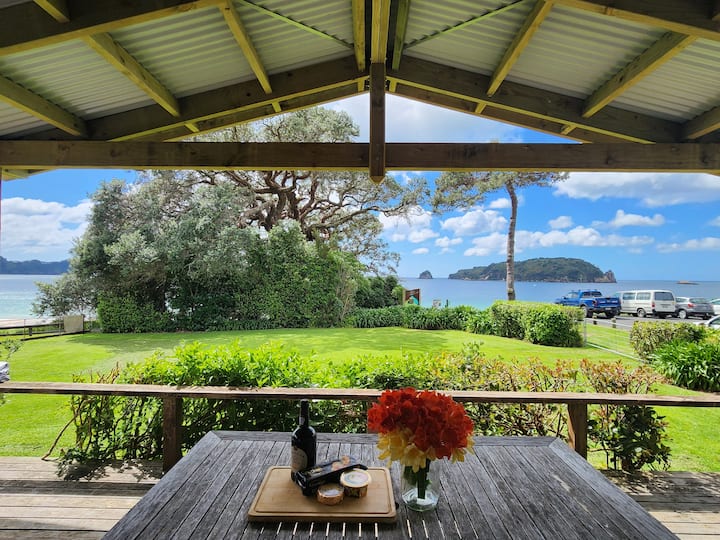 Absolute Beachfront Bach Hahei - Hahei