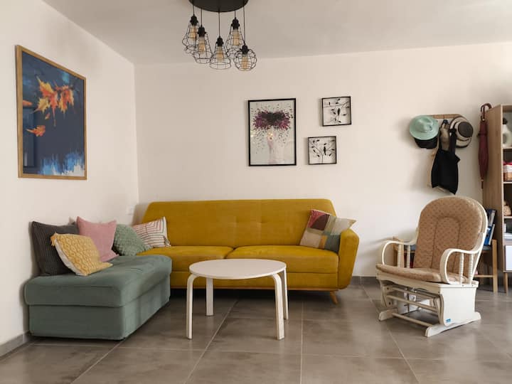 דירה מעוצבת ונעימה-כולה לשירותכם-שכ' בקעה י-ם . - Jerusalem