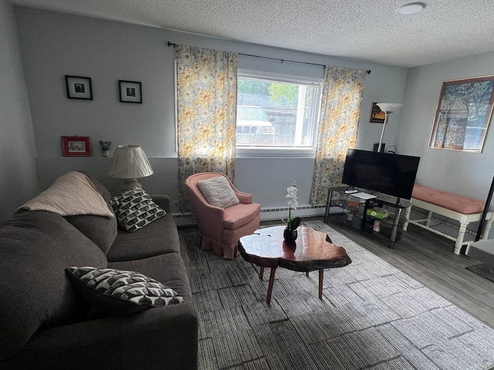 Nice, Clean, Comfortable 2 Bedroom Apartment - Alaska